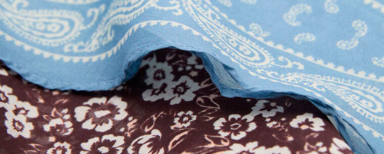 Ideas para usar un pañuelo corto en el cuello y transformar tu outfit ...