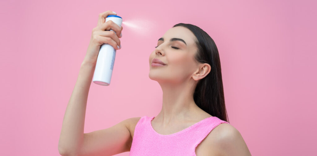 Para qué sirve el spray hidratante facial y cómo usarlo correctamente ...