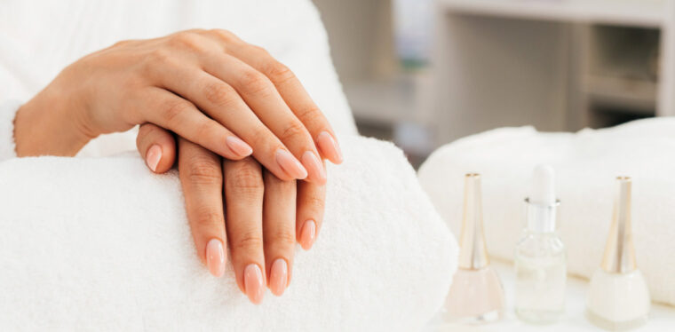 Qué es la base rubber para uñas y cómo usarla | Blog Druni