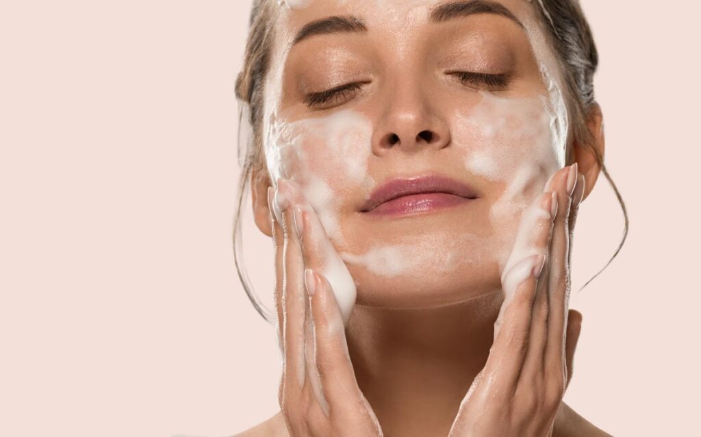 El mejor jabón para la cara: Cuida y protege la piel más delicada ...